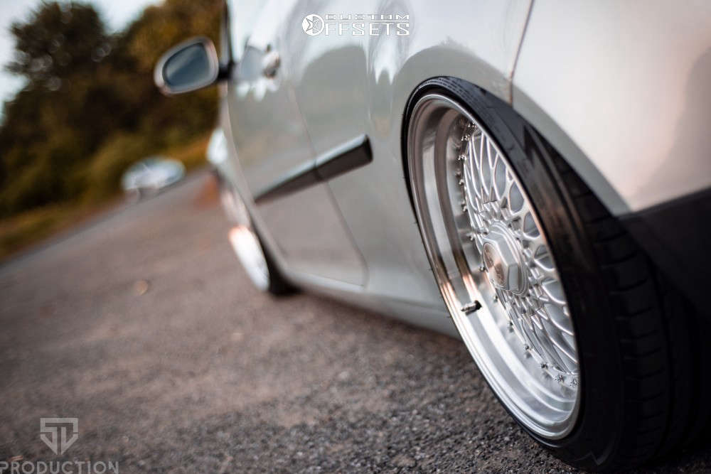 2007 Volkswagen Rabbit with 17x8.5 30 ESR Sr03 and 205/45R17 Minerva ...