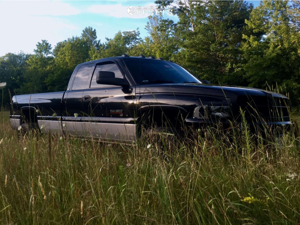 2000 Dodge Ram 2500 with 20x10 -24 XD Xd831 and 33/12.5R20 Toyo Tires ...