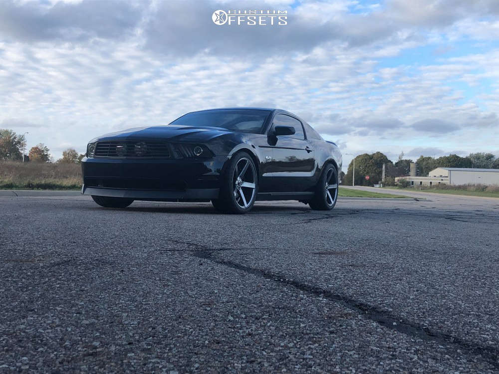 2012 Ford Mustang with 20x9.5 32 JNC Jnc026 and 275/35R20 Cooper Zeon ...