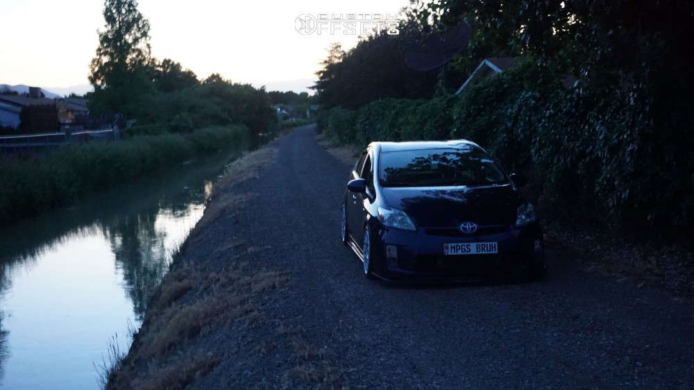 2010 Toyota Prius with 18x8.5 34 Fifteen52 Formula Gt and 215/35R18 ...