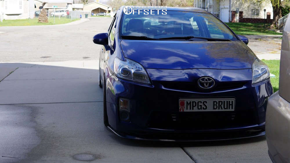 2010 Toyota Prius with 18x8.5 34 Fifteen52 Formula Gt and 215/35R18 ...