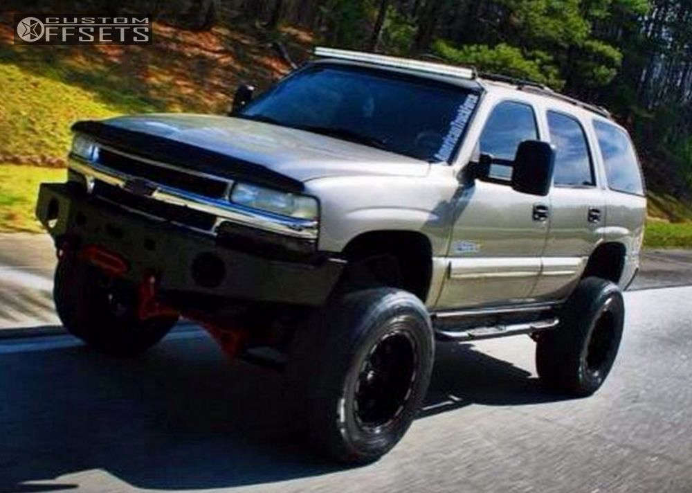 2000 Chevrolet Tahoe with 20x12 -44 Fuel Hostage and 37/13.5R20 Nitto ...