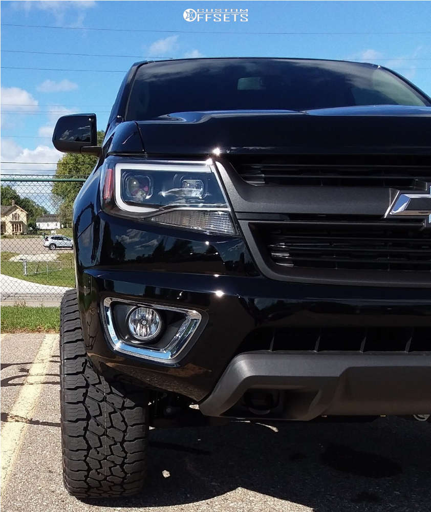 2018 Chevrolet Colorado with 20x9 Moto Metal Mo970 and 305/55R20 Falken ...