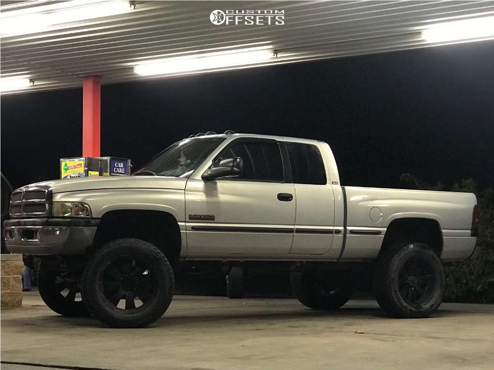 1999 Dodge Ram 2500 with 22x12 -44 Mazzi Hulk and 37/13.5R22 Falken ...