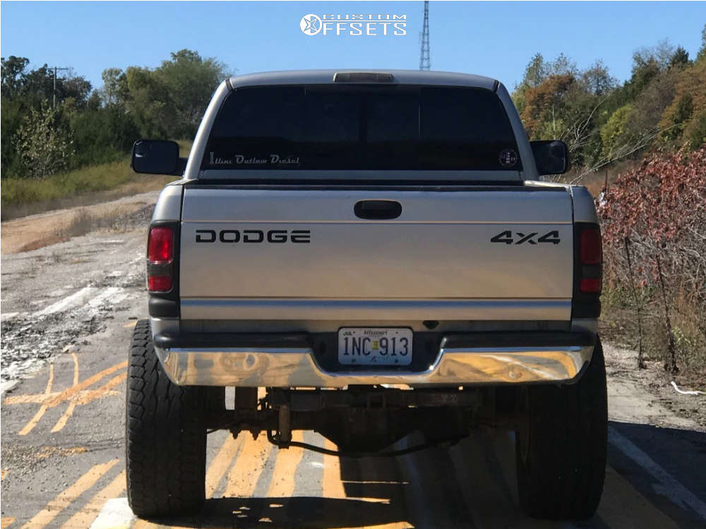 1999 Dodge Ram 2500 with 22x12 -44 Mazzi Hulk and 37/13.5R22 Falken ...