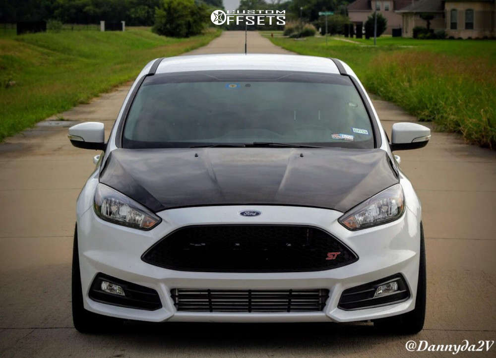 2017 Ford Focus with 18x8.75 20 XXR 527 and 245/40R18 Nitto Invo and ...