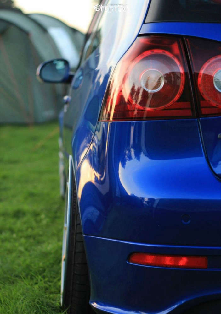 2006 Volkswagen R32 with 18x8.5 35 Rotiform Spf and 205/35R18 Accelera ...