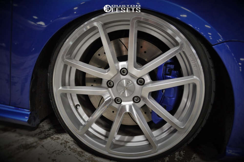 2006 Volkswagen R32 with 18x8.5 35 Rotiform Spf and 205/35R18 Accelera Alpha and Air Suspension ...