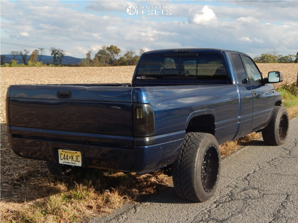 2001 Dodge Ram 2500 with 20x12 -44 Lrg 104 and 305/50R20 Nitto NT420V ...