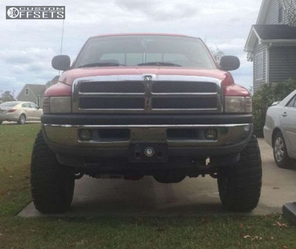 2000 Dodge Ram 1500 with 15x10 -47 Pro Comp Series 69 and 35/12.5R15 ...