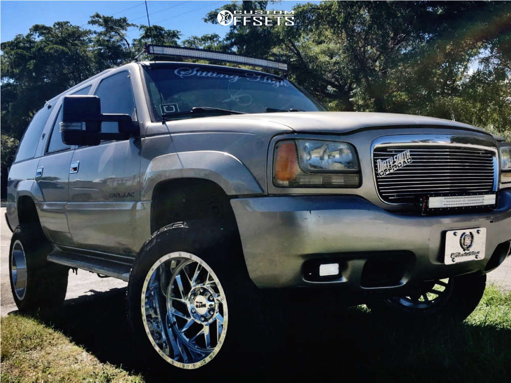 2000 Cadillac Escalade with 20x12 -44 Moto Metal Mo985 and 305/55R20 ...