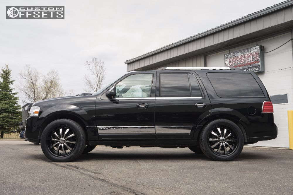 2007 Lincoln Navigator with 22x9.5 38 Helo HE875 and 305/45R22 Atturo ...