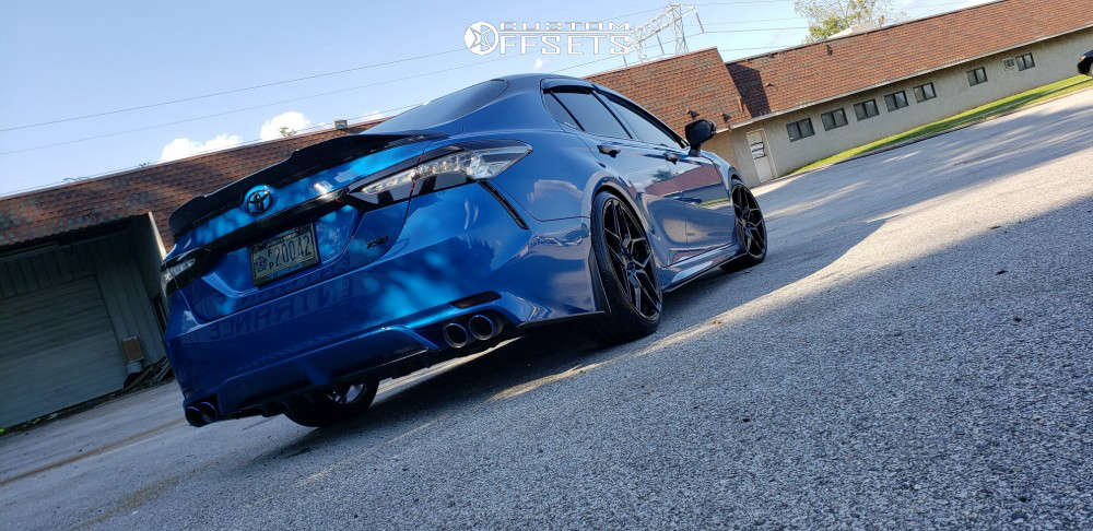 2018 Toyota Camry with 20x9 35 Rohana Rfx11 and 235/35R20 Continental ...