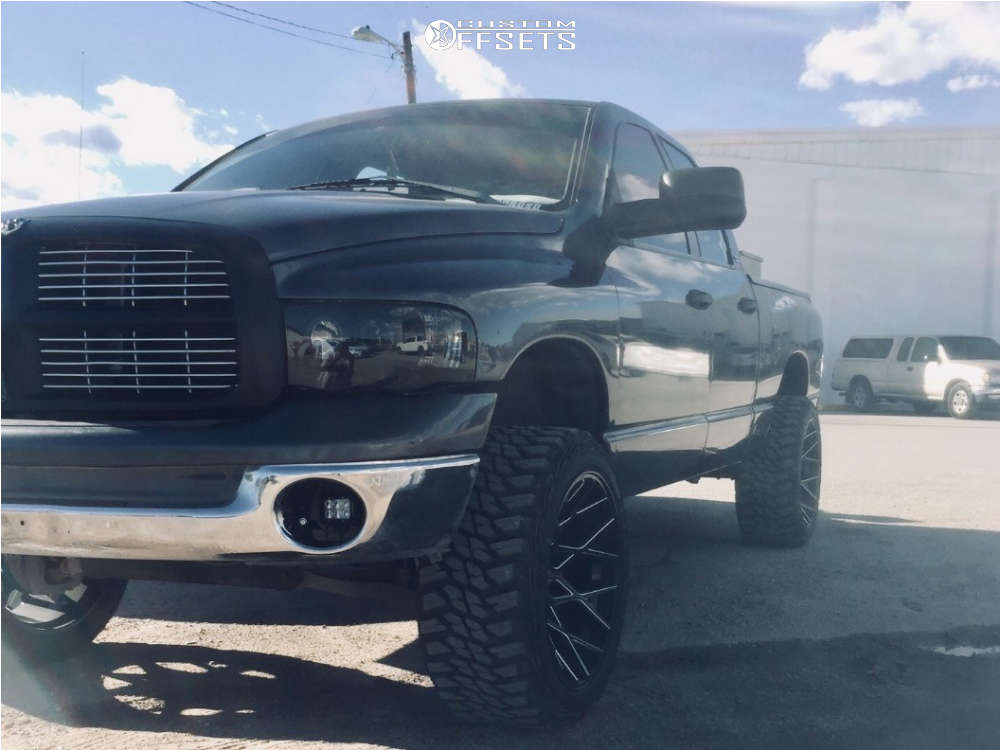 2003 Dodge Ram 1500 with 22x12 -44 XD Xd831 and 33/12.5R22 Kanati Mud ...