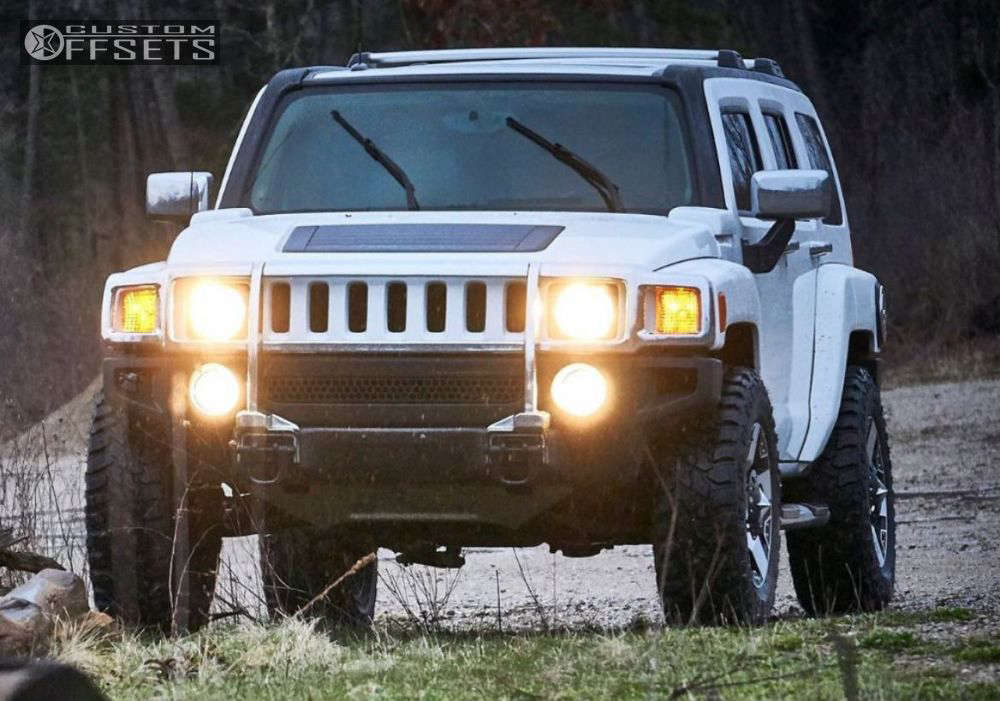 2007 Hummer H3 with 18x9 XD Xd775 and 305/60R18 Mastercraft Courser Mxt ...