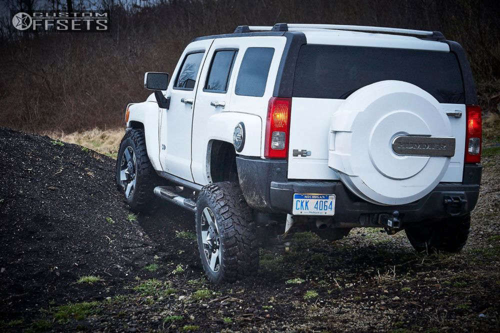 2007 Hummer H3 with 18x9 XD Xd775 and 305/60R18 Mastercraft Courser Mxt ...