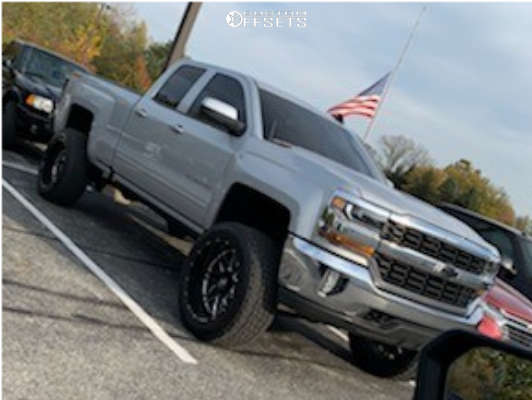 2016 Chevrolet Silverado 1500 with 22x12 -44 Hostile Sprocket and 35/12.5R22 Nitto Recon ...