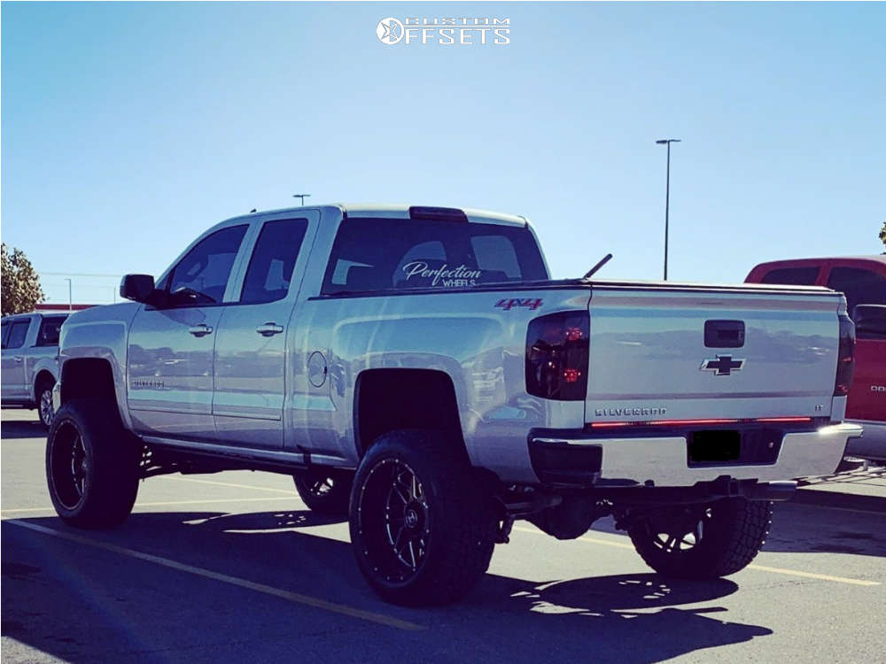 2016 Chevrolet Silverado 1500 with 22x12 -44 Hostile Sprocket and 35/12.5R22 Nitto Recon ...