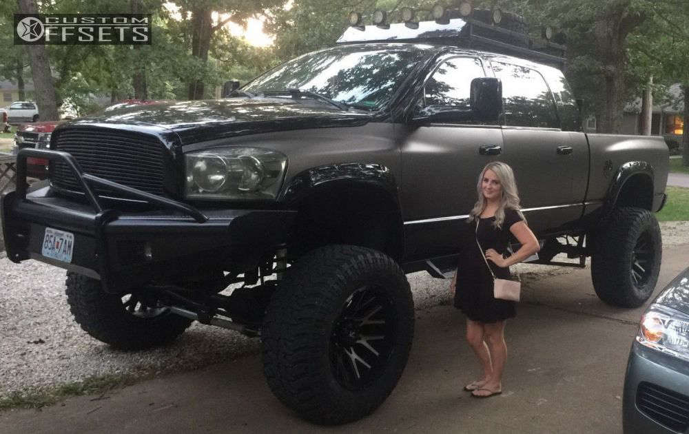 2007 Dodge Ram 2500 with 22x12 -44 V-Rock Recoil and 40/15.5R22 Mark Ma ...