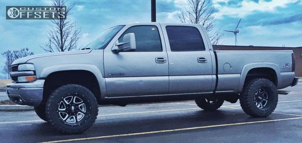 2001 Chevrolet Silverado 1500 HD with 20x12 -44 Moto Metal MO976 and 33 ...