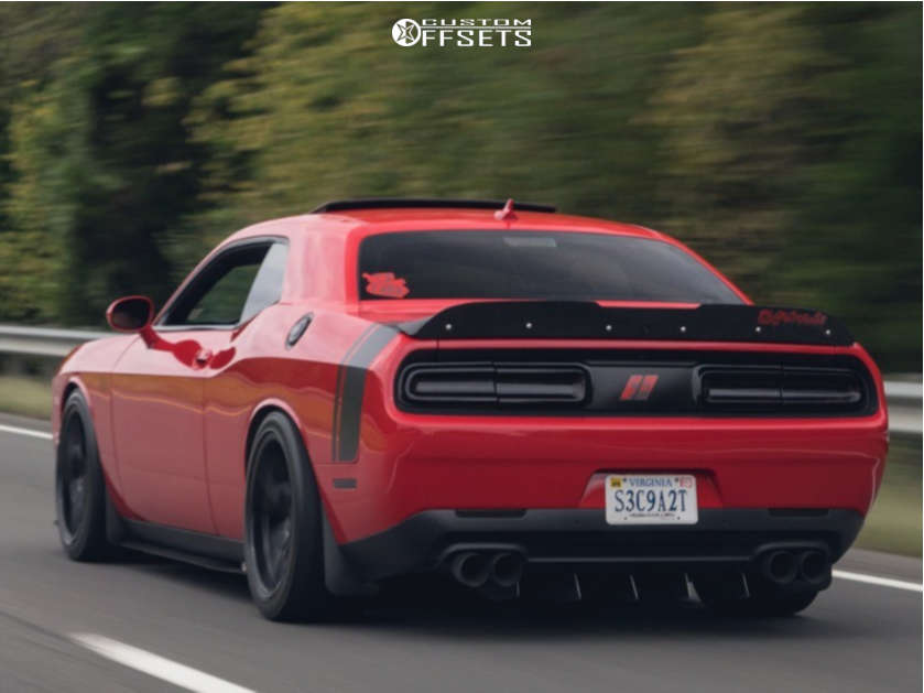 2016 Dodge Challenger with 20x10 40 Rohana Rfx11 and 275/40R20 ...