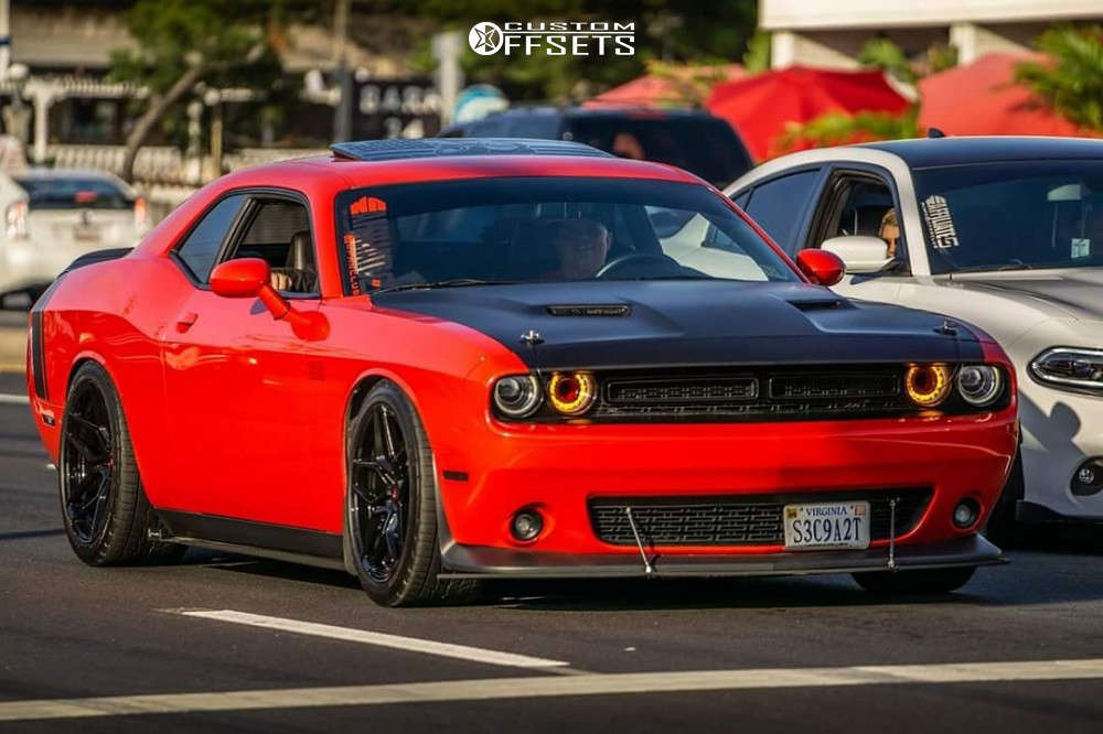 2016 Dodge Challenger with 20x10 40 Rohana Rfx11 and 275/40R20 ...