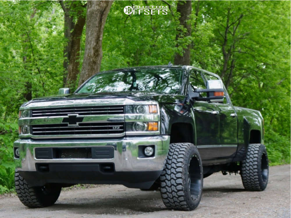 2015 Chevrolet Silverado 2500 HD with 20x12 -44 Hostile Sprocket and 33 ...
