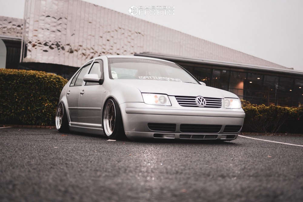2005 Volkswagen Jetta with 17x9 32 OZ Racing Futura and 195/40R17 ...