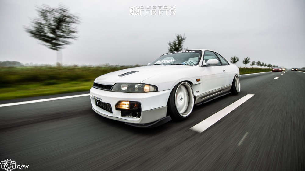 1997 Nissan Skyline with 18x9.5 -15 Blitz Technospeed Z2 and 225/30R18 ...