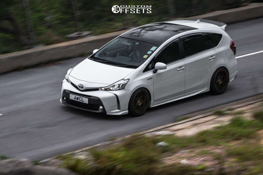 2012 Toyota Prius V with 18x8.5 35 3SDM 0.08 and 215/40R18 Pirelli ...