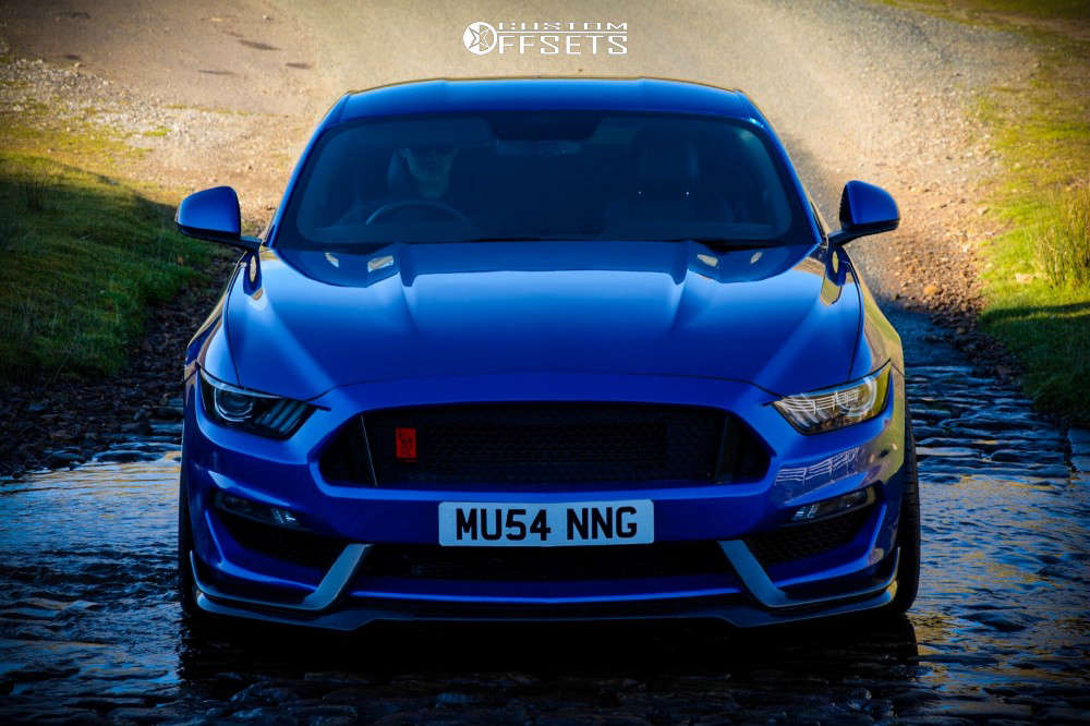 2017 Ford Mustang with 20x10 45 Vossen Vws1 and 255/30R20 Falken Azenis ...