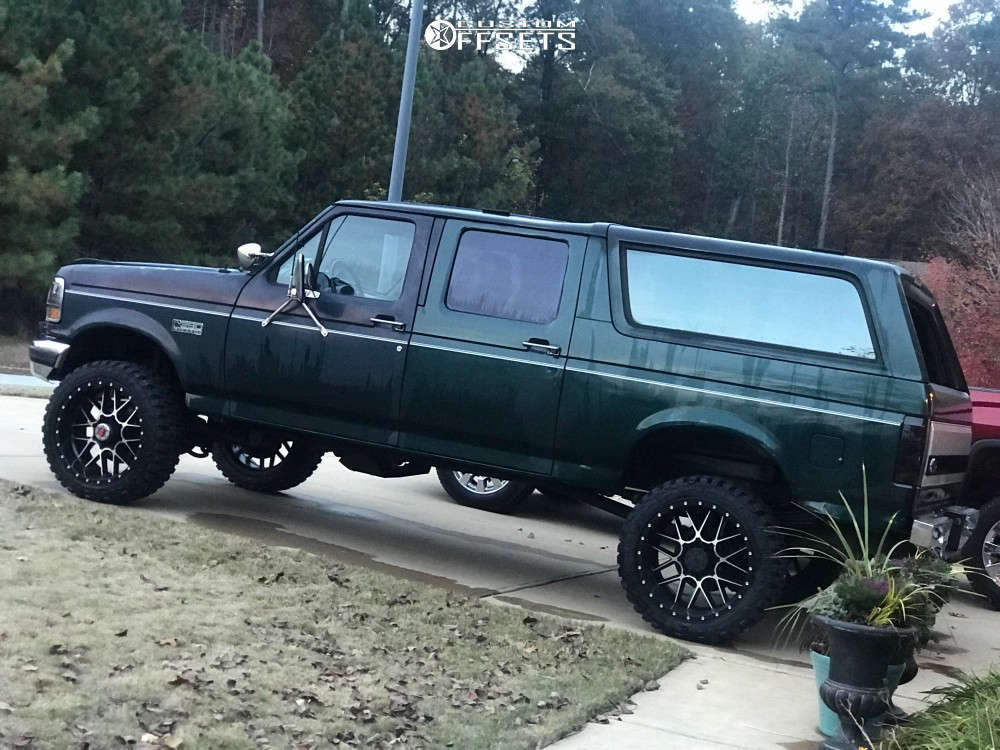 1992 Ford Bronco with 22x10 -18 Moto Metal Mo986 and 33/12.5R22 Fury ...