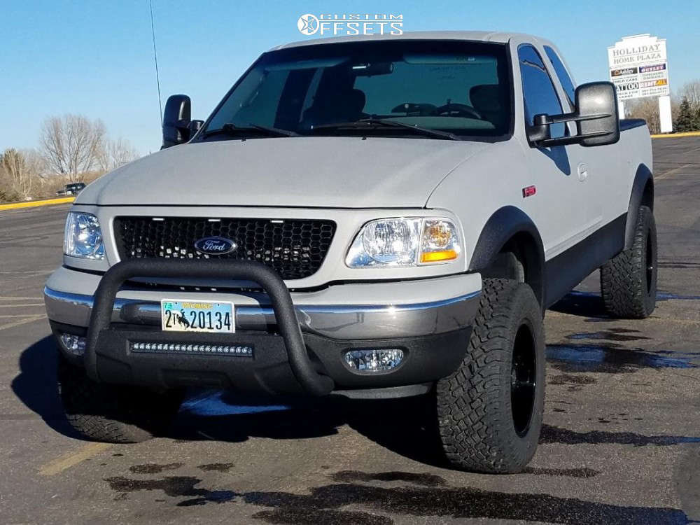 2001 Ford F-150 with 18x9 -12 Panther Offroad 580 and 33/12.5R18 Atturo ...