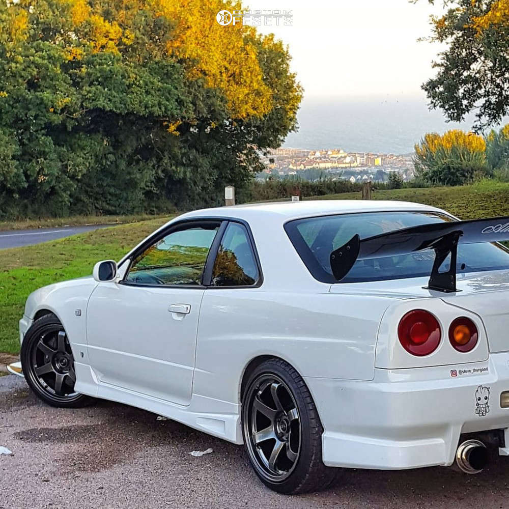 1998 Nissan Skyline R34 with 18x9.5 Rota Grid and 245/35R18 Pirelli ...
