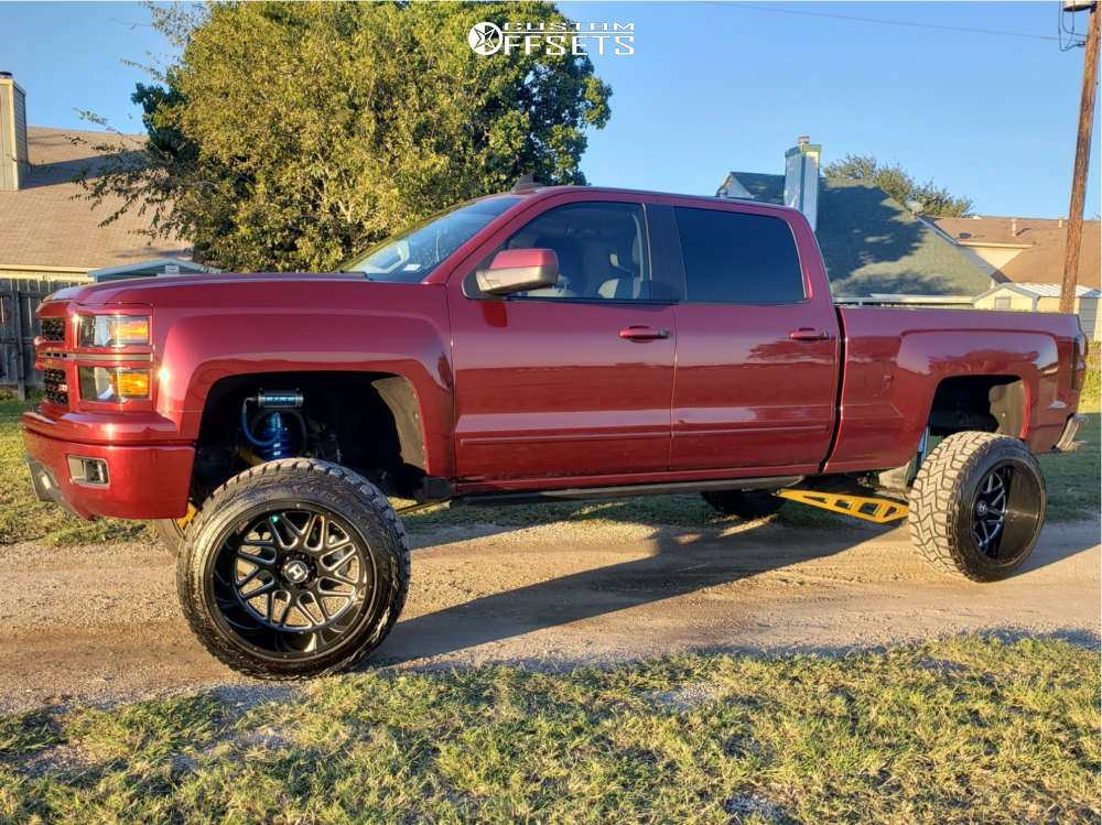 2015 Chevrolet Silverado 1500 with 22x14 -76 Hostile Sprocket and 35/12.5R22 Toyo Tires Open ...