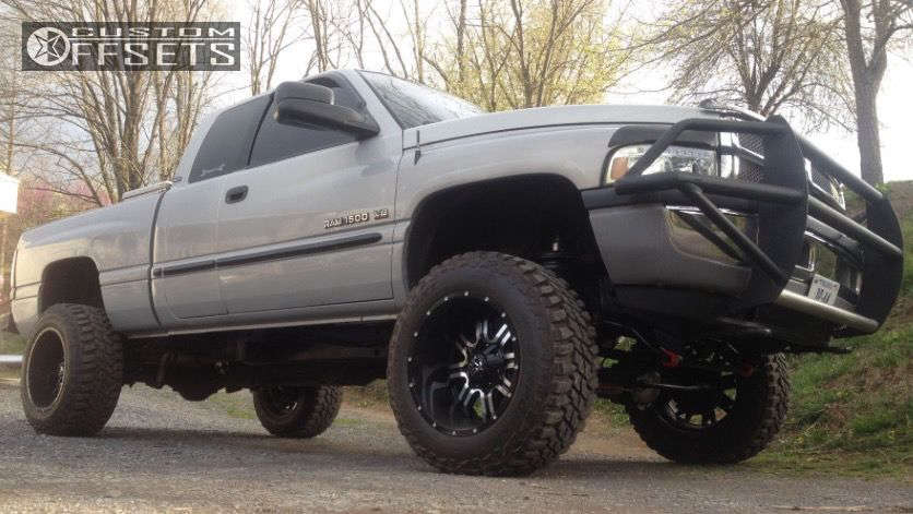 2001 Dodge Ram 1500 with 20x12 -44 TIS 535MB and 35/12.5R20 Mastercraft ...