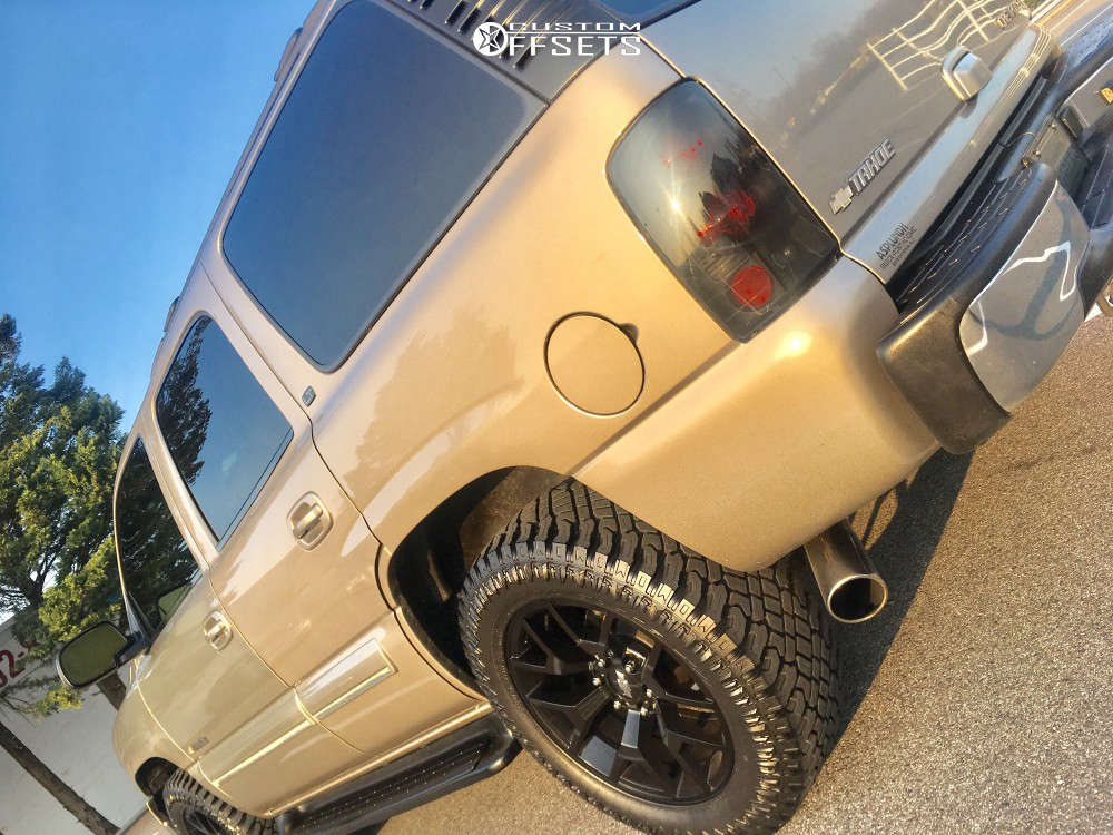 2003 Chevrolet Tahoe with 20x9 27 OE Performance 169 and 275/45R20 ...