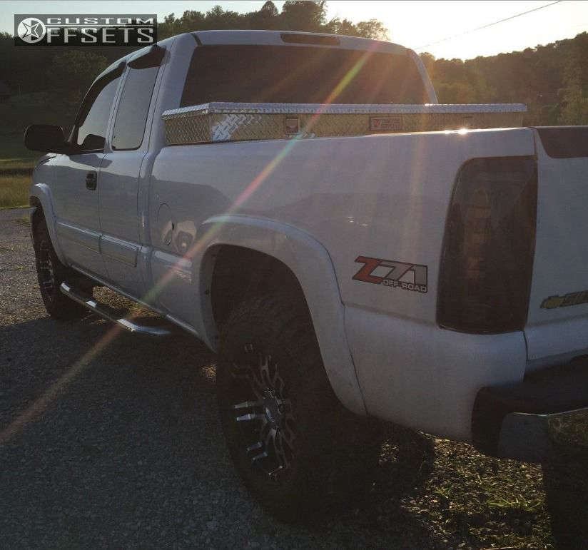 2006 Chevrolet Silverado 1500 with 18x9 18 Helo He835 and 275/70R18 ...