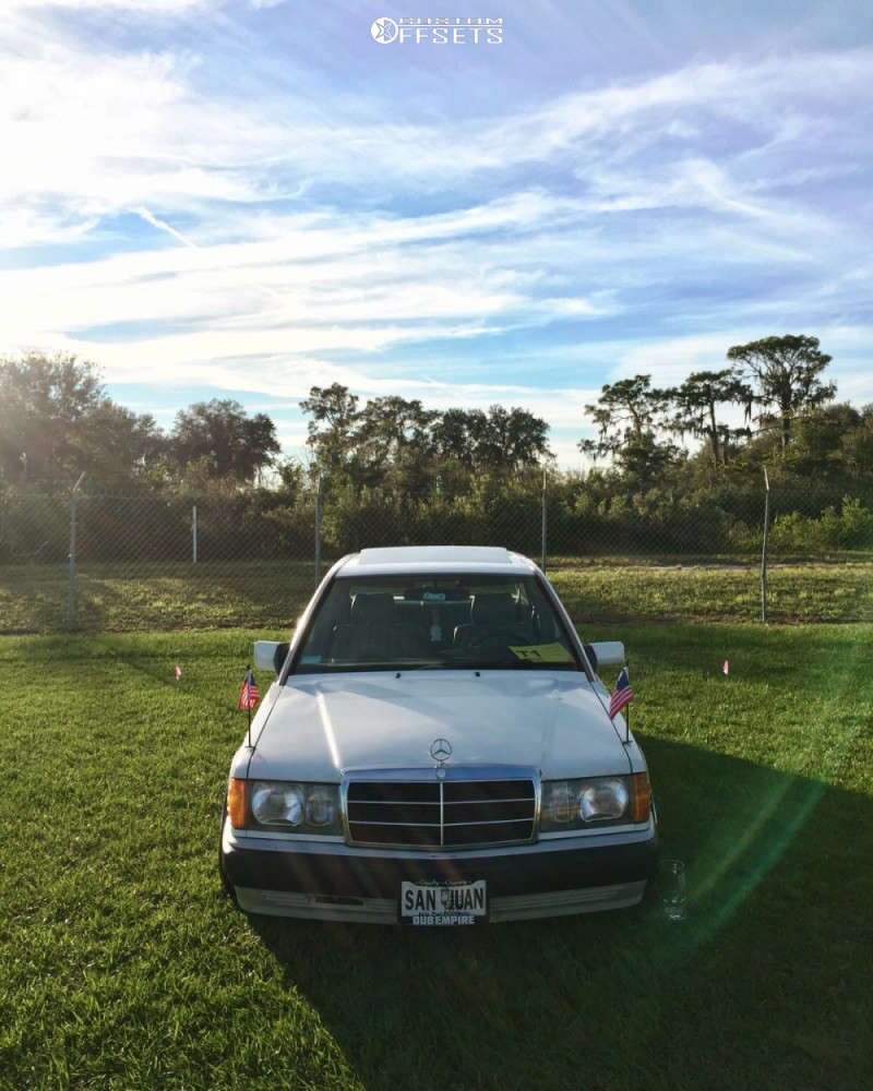 1993 Mercedes-Benz 190E with 17x8.5 15 JNC Jnc004 and 195/40R17 ...