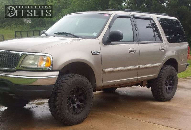 2002 Ford Expedition with 17x9 -12 Helo HE878 and 35/11.5R17 Toyo Tires ...
