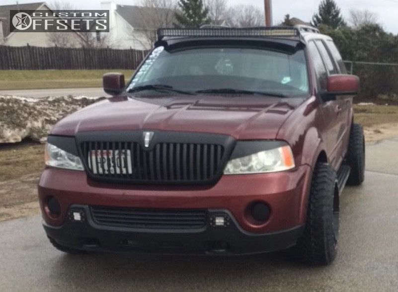 2003 Lincoln Navigator with 20x12 -44 Moto Metal MO962 and 285/50R20 ...