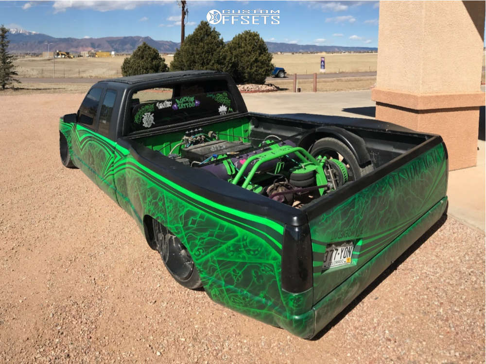 1988 Chevrolet C2500 with 22x12 -44 Hostile Hammered and 305/35R22 ...