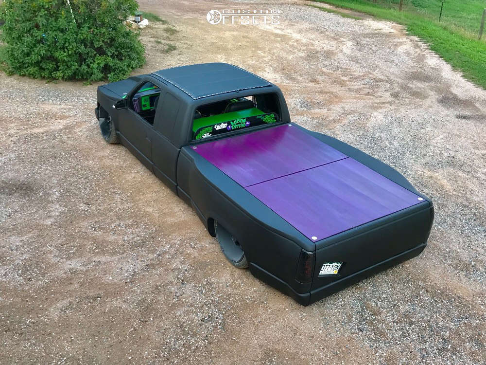 1988 Chevrolet C2500 with 22x12 -44 Hostile Hammered and 305/35R22 ...