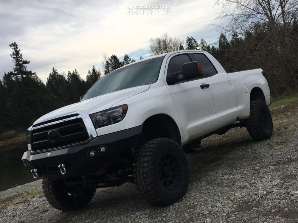 2011 Toyota Tundra with 18x9 0 Pro Comp Series 32 and 35/12.5R18 ...