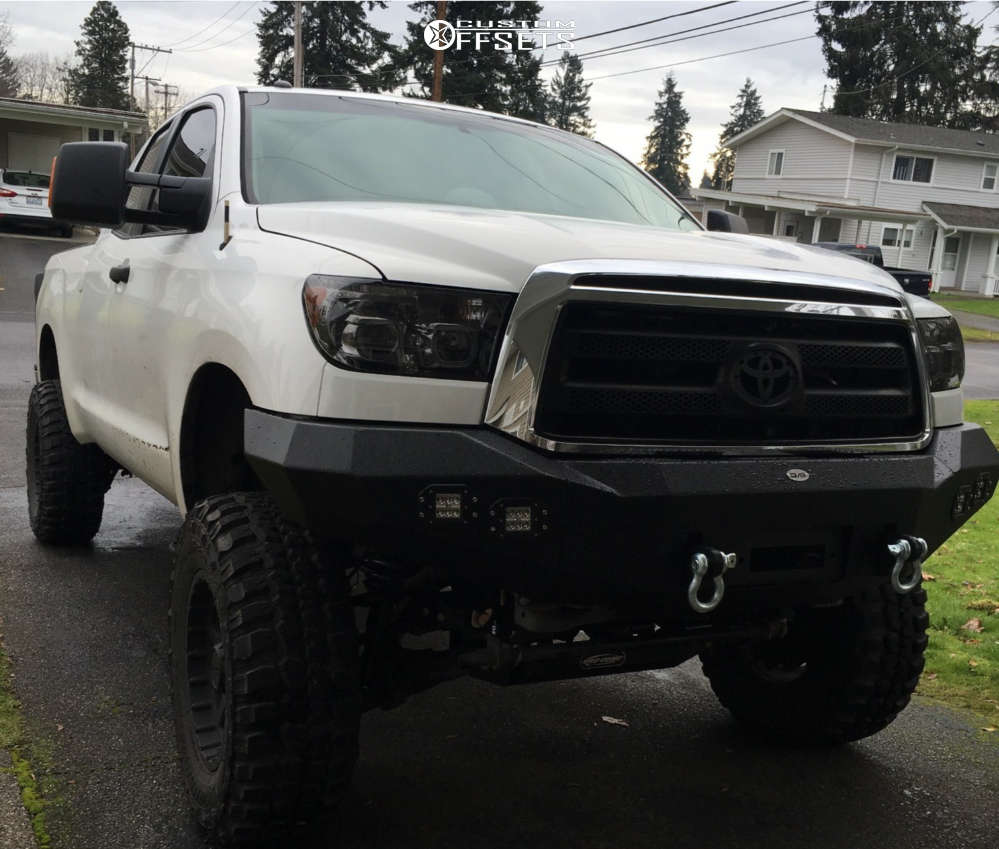 2011 Toyota Tundra with 18x9 0 Pro Comp Series 32 and 35/12.5R18 ...