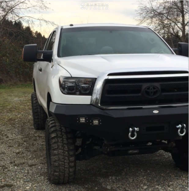 2011 Toyota Tundra with 18x9 0 Pro Comp Series 32 and 35/12.5R18 ...
