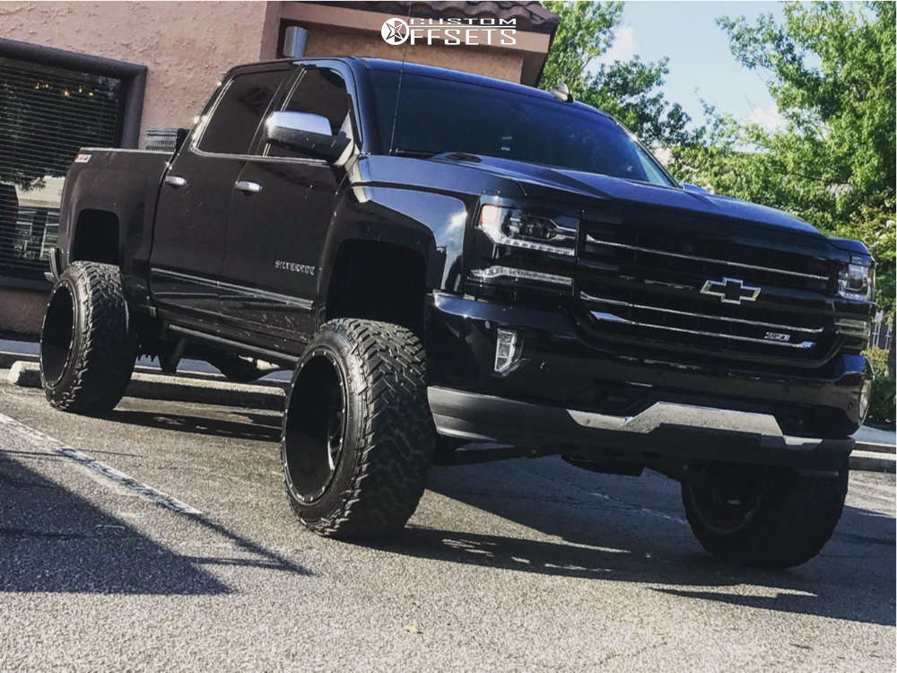 2018 Chevrolet Silverado 1500 with 22x14 -76 Hostile Sprocket and 35/12.5R22 Fuel Mud Gripper ...