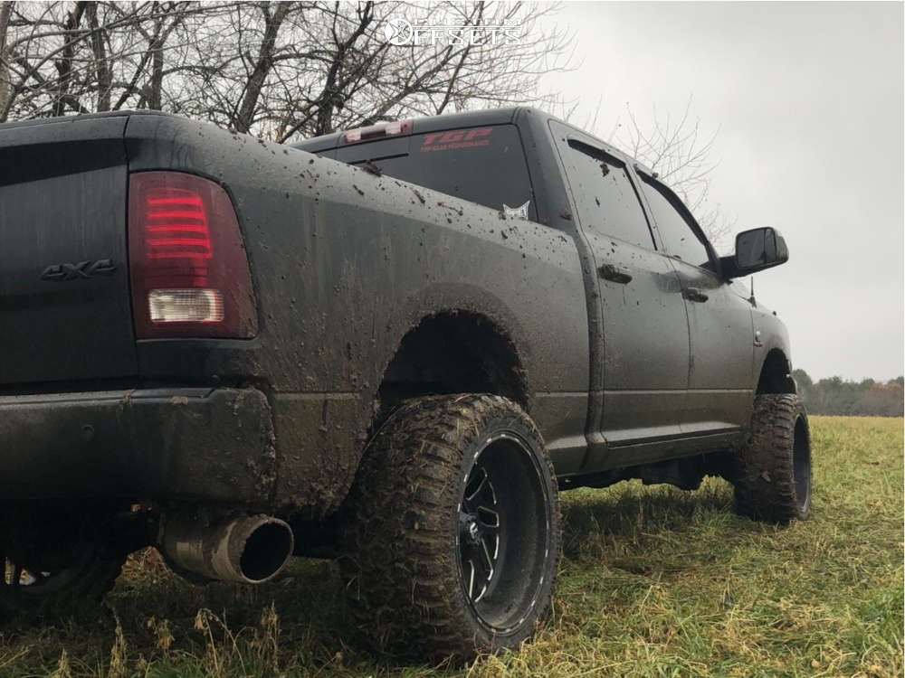 2014 Ram 3500 with 22x12 -43 Fuel Triton D581 and 33/14.5R22 Fury ...