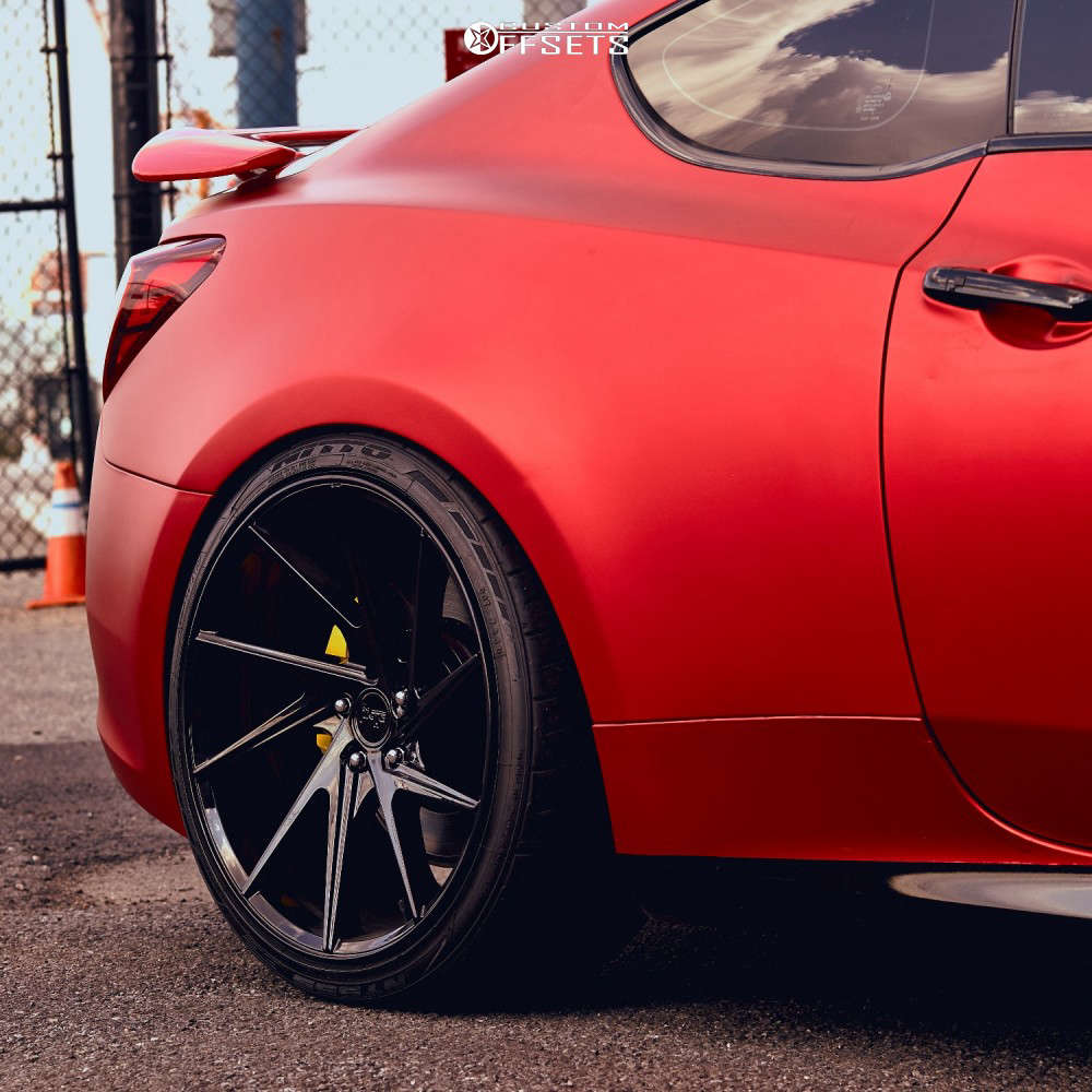 2013 Hyundai Genesis Coupe with 20x10.5 35 Niche Invert and 255/30R20 ...