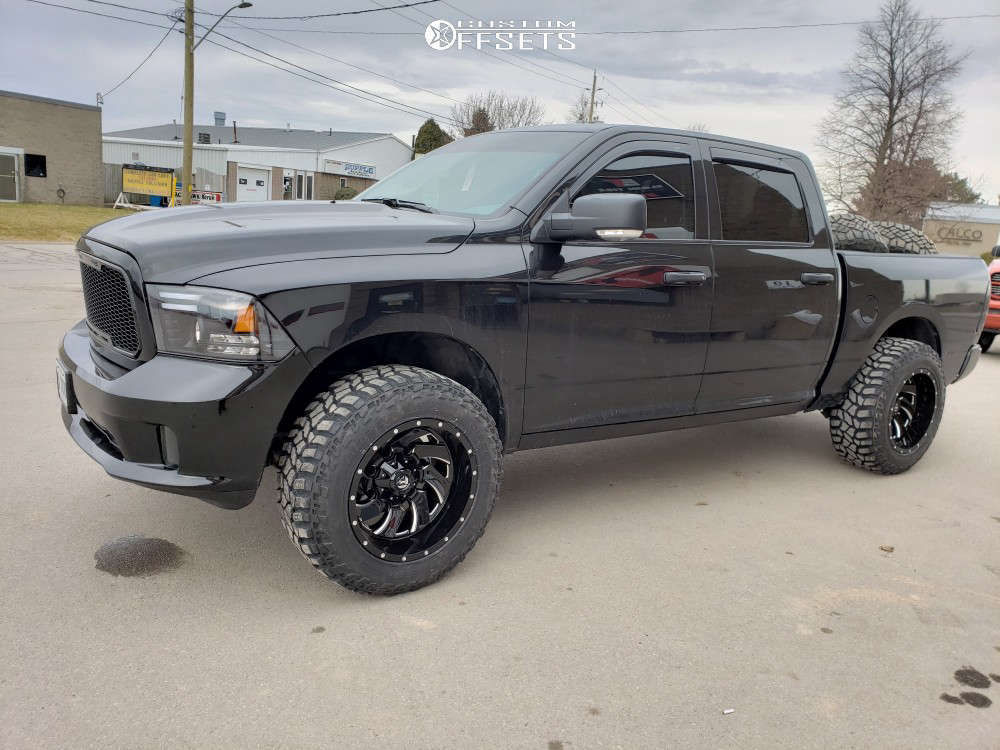 2018 Ram 1500 with 22x12 -44 Fuel Cleaver and 35/12.5R22 Cooper ...